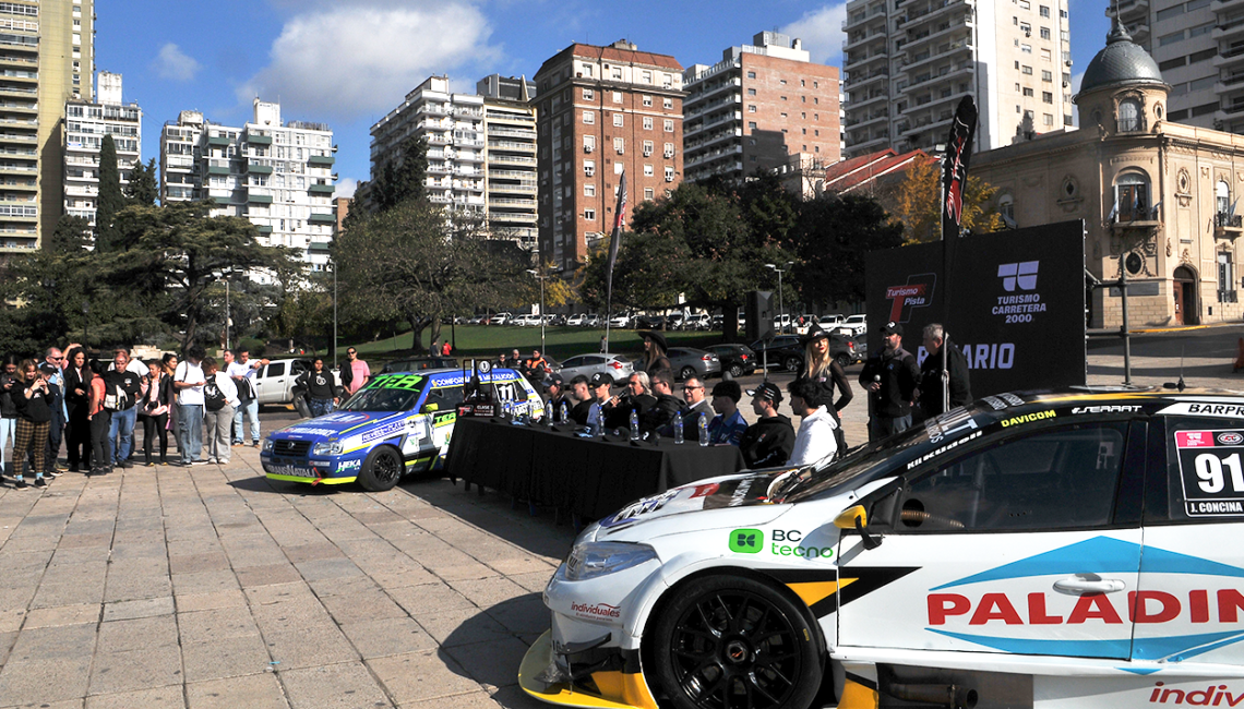 Con el Monumento a la Bandera como testigo, el Turismo Pista presentó ...
